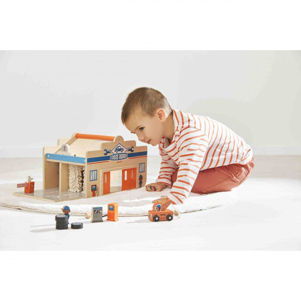 Wooden Garage - Cross Roads : Vehicles, garages and cars Janod - J05918